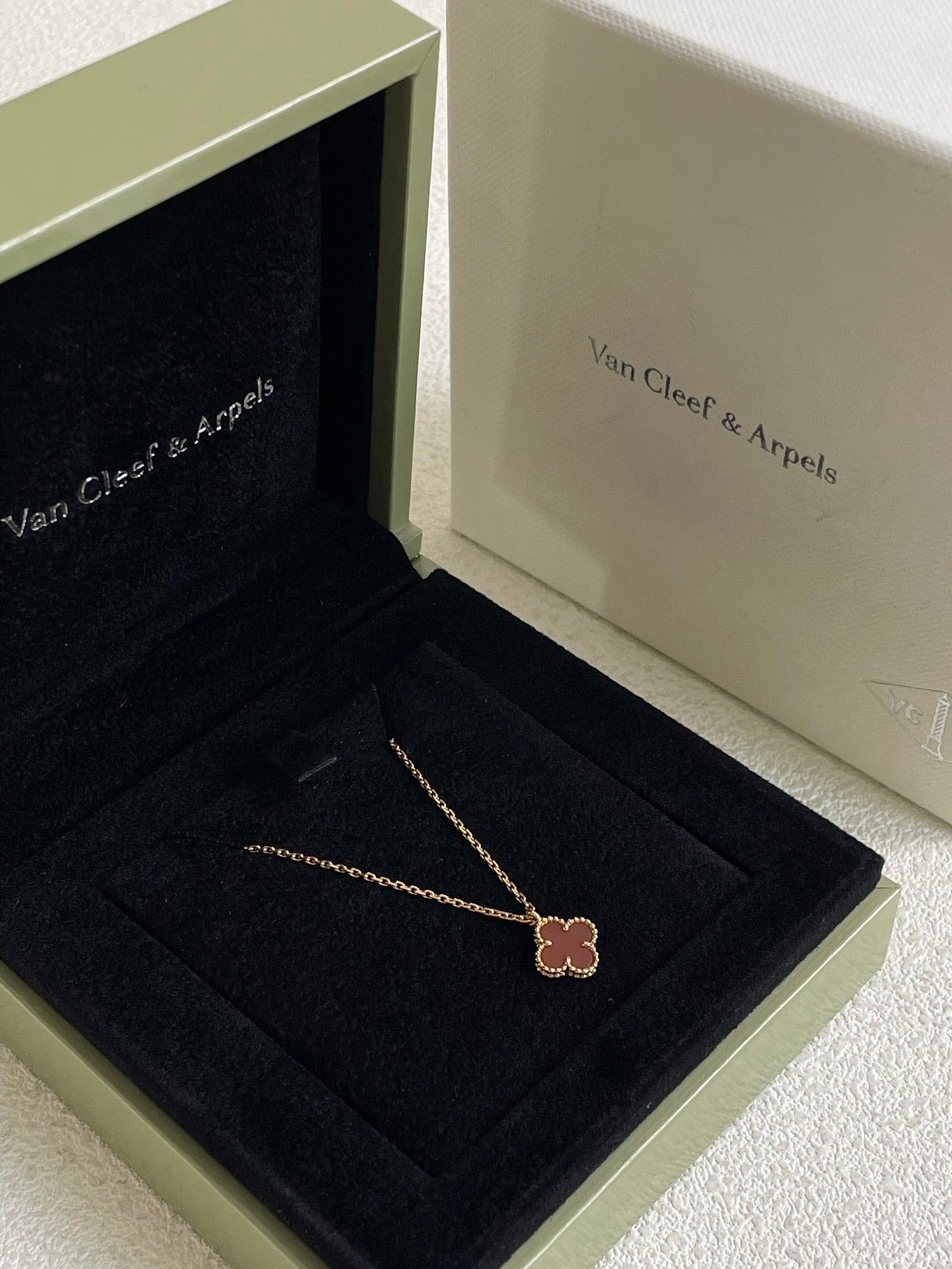 Preloved💕 Van Cleef & Arpels Sweet Alhambra Necklace, 18k Gold Carneli ...