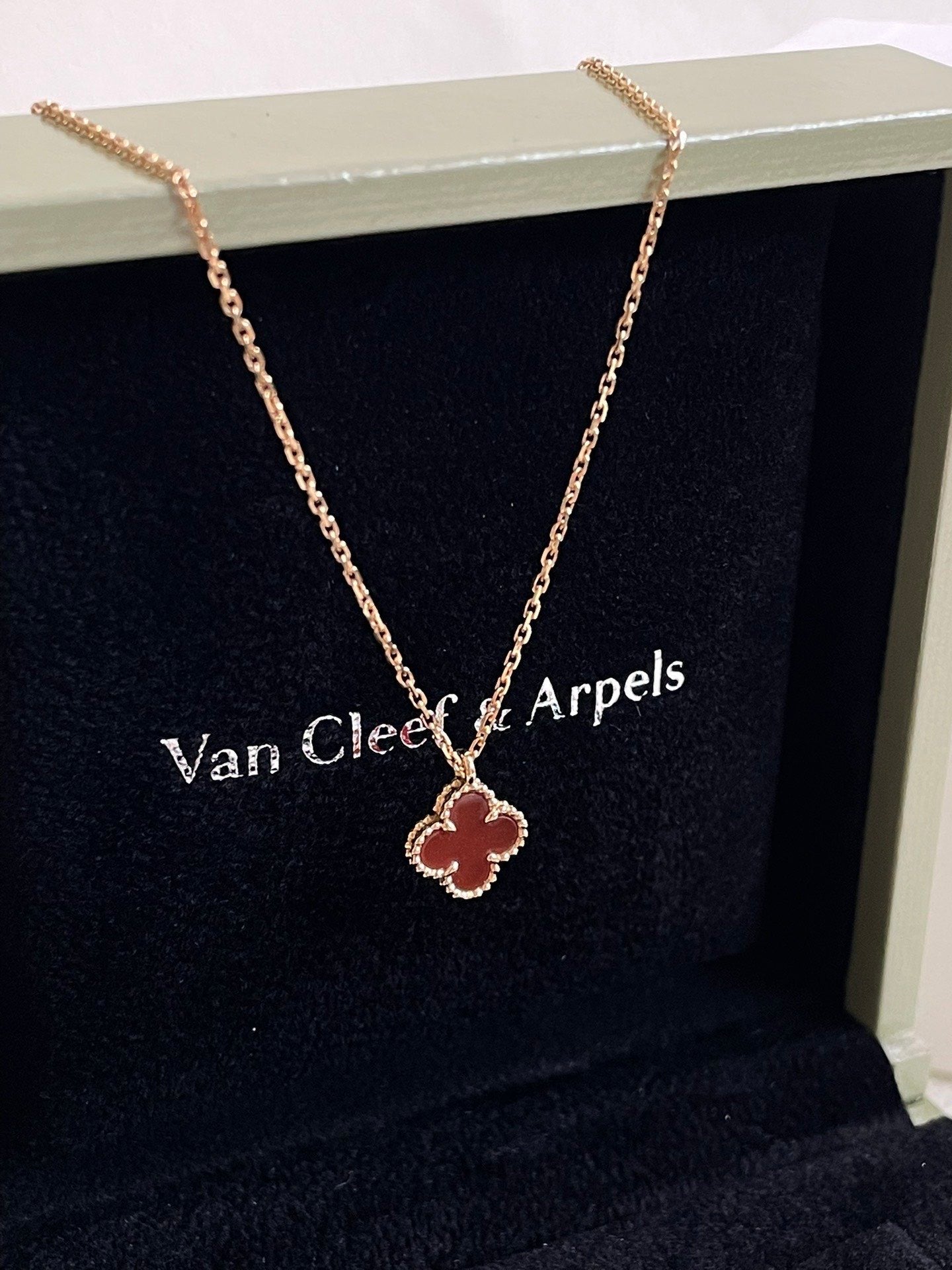 Preloved💕 Van Cleef & Arpels Sweet Alhambra Necklace, 18k Gold Carneli ...
